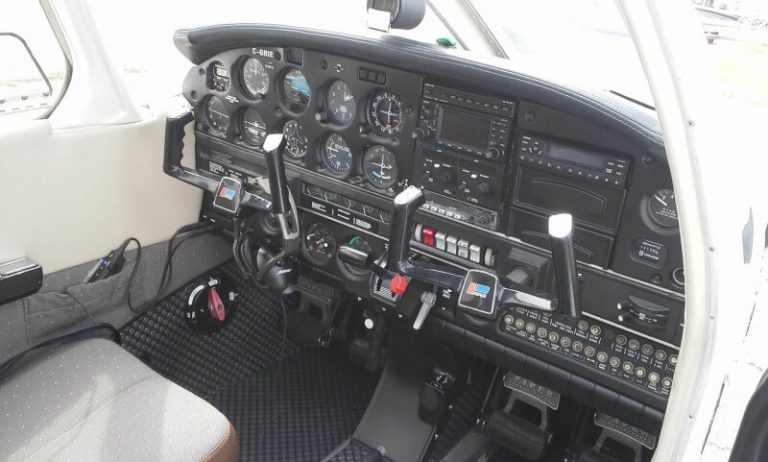 Piper PA-28 Interior (14) – Upper Valley Aviation
