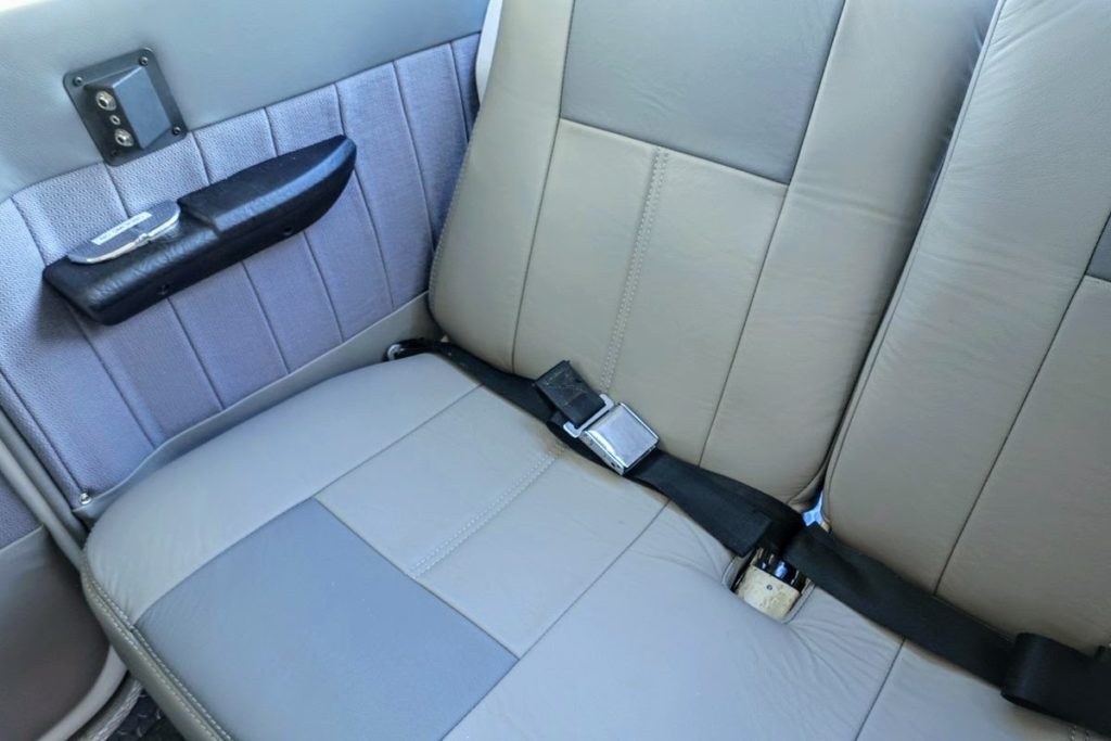 Cessna 182 Interior – Upper Valley Aviation