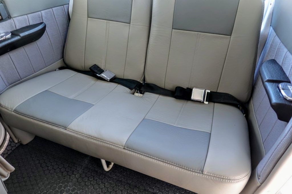 Cessna 182 Interior – Upper Valley Aviation